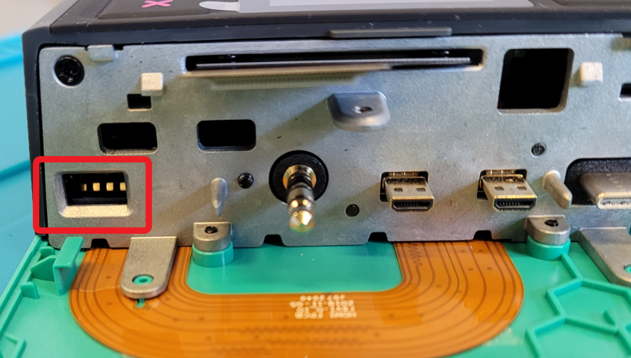 pi-top [4] DIY USB plug blocked in assembly